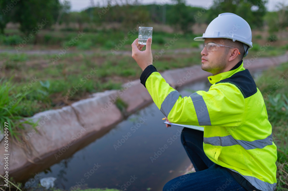 Environmental engineers inspect water quality,Bring water to the lab ...