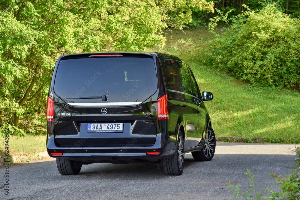 Mercedes-Benz V300d Exclusive 4Matic. A luxury spacious car for ...