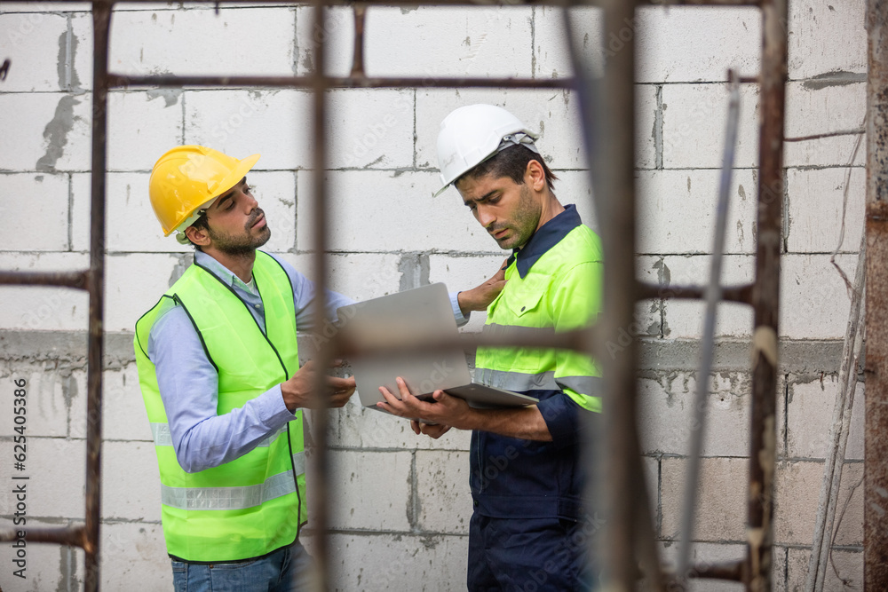 Foto de Team engineer builder house construction using laptop check ...