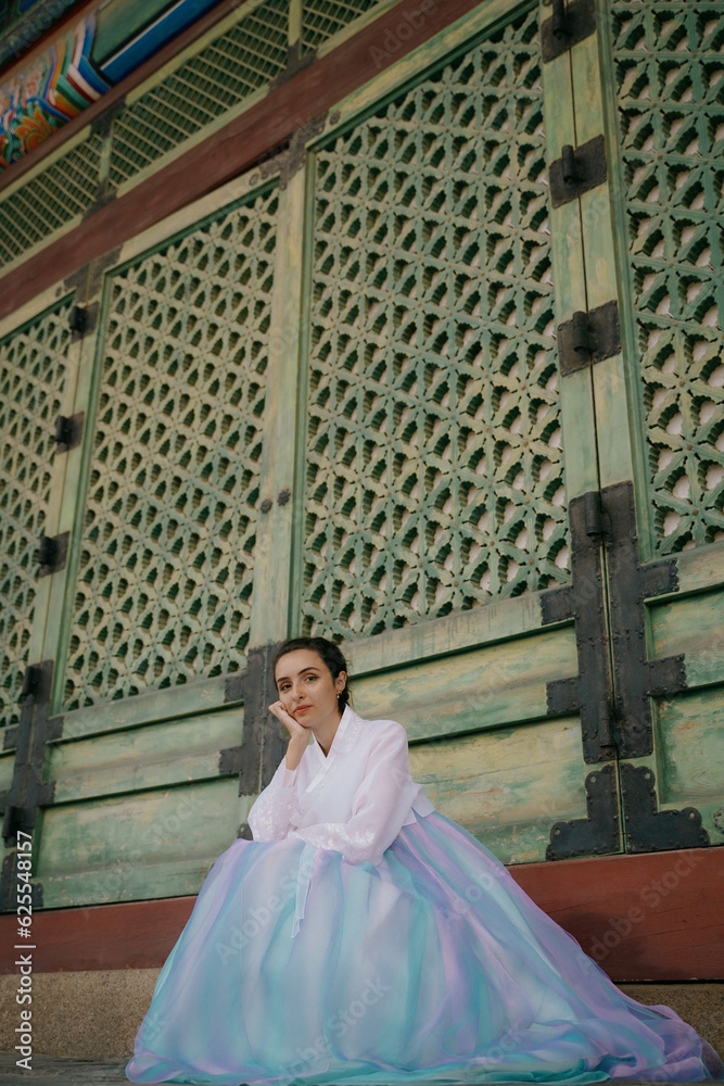 Tourist girl wearing traditional korean hanbok at the Gyeongbokgung ...