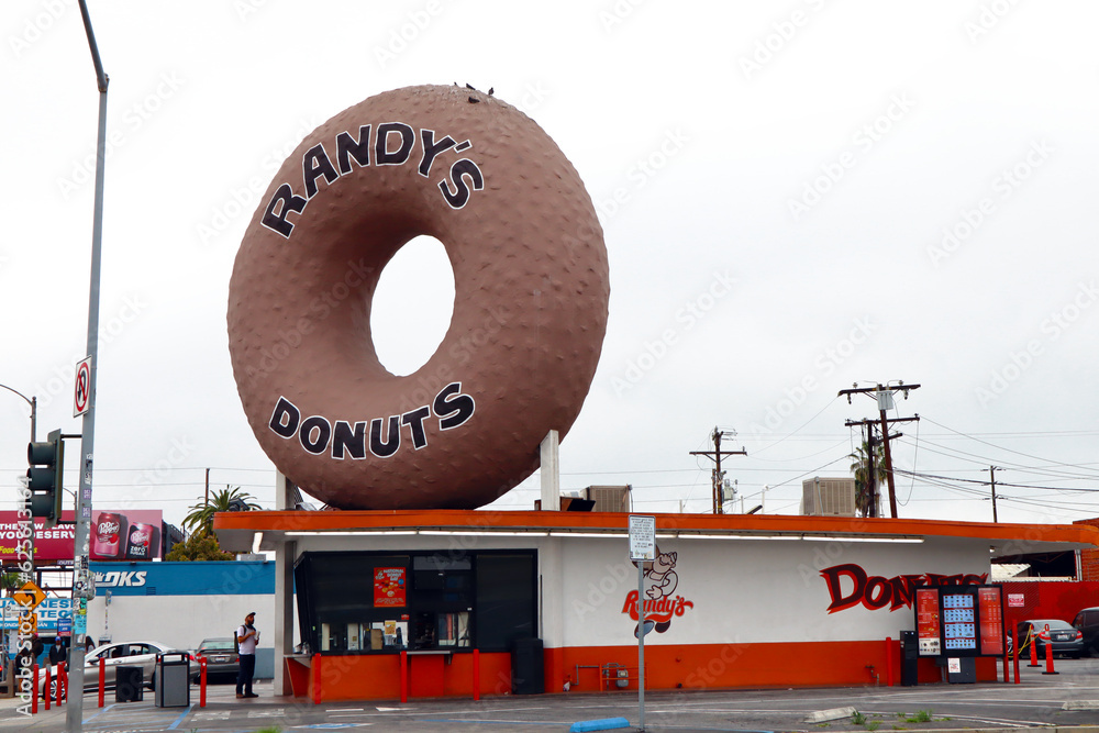 Foto de Inglewood (Los Angeles County) California: Randy's Donuts with ...