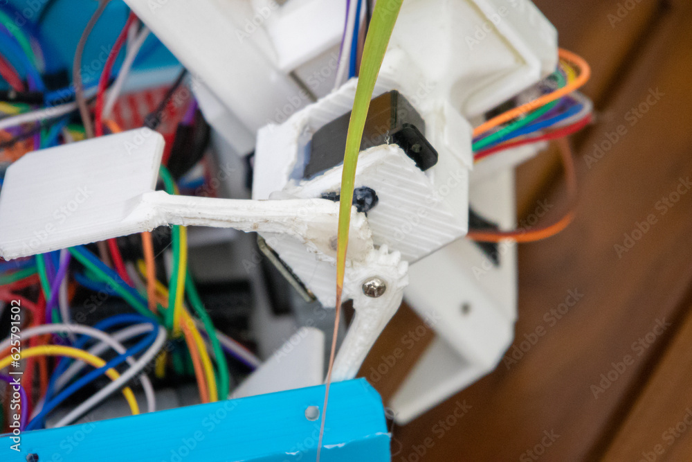 A look inside a 3D printed robot car with a grabber and line following ...