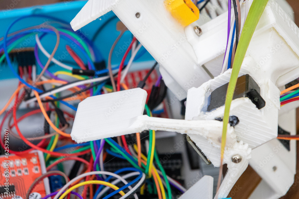 A look inside a 3D printed robot car with a grabber and line following ...