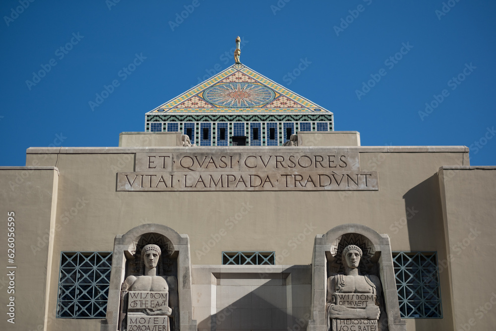 The exterior of the historic, iconic Los Angeles Public Library ...