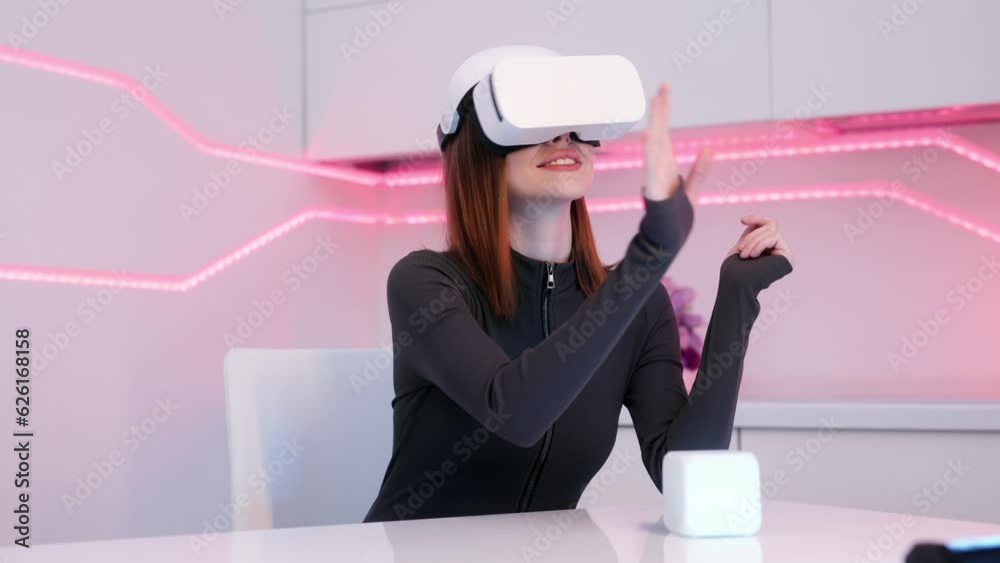 Vidéo Stock Woman in futuristic costume. Female in modern VR glasses ...