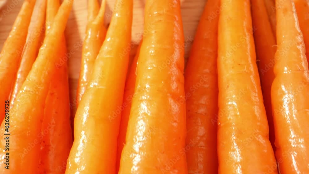 Vidéo Stock Baby carrots glisten as the lens probes their intricate ...