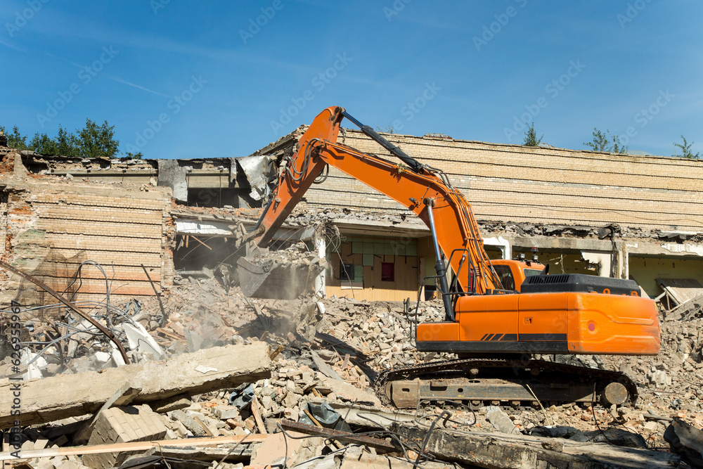 An excavator destroys the building of an old emergency cinema ...
