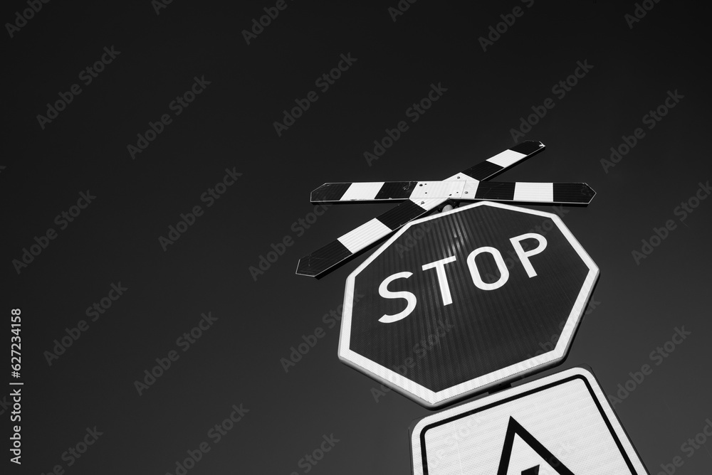 Foto De SIGN STOP A Red Mark On A Railway Crossing Do Stock Adobe Stock foto-de-sign-stop-a-red-mark-on-a-railway-crossing-do-stock-adobe-stock