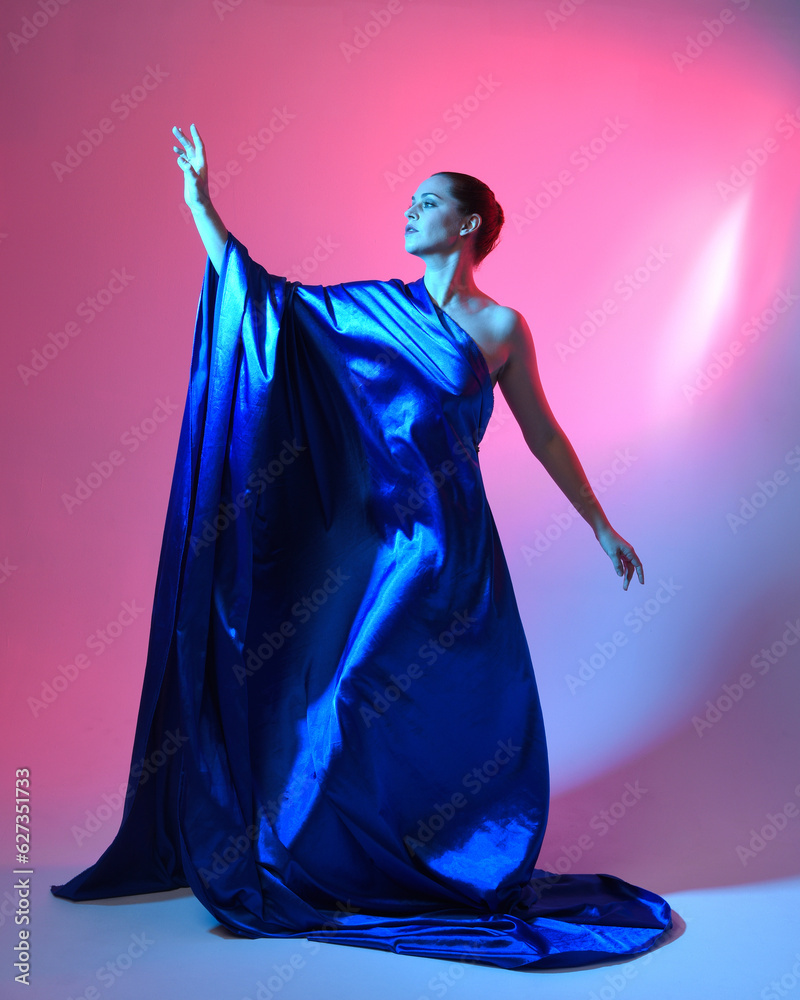 Foto de Full length portrait of beautiful female model wearing elegant ...