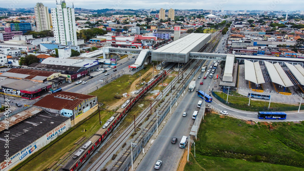 Visão aérea da estação de trem da cidade de Suzano, SP, Brasil. Foto ...