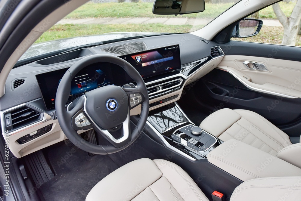 BMW 330e xDrive Touring. Powerful family car with plug-in hybrid drive ...