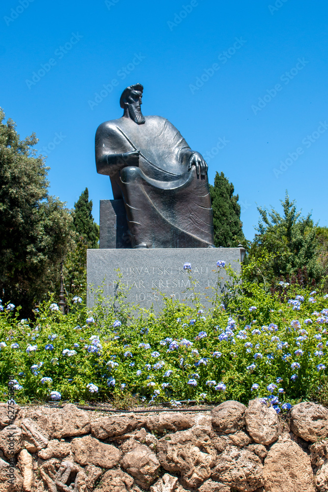 Peter Krešimir IV. Statue (Spomenik hrvatskom kralju Petru Krešimiru IV ...