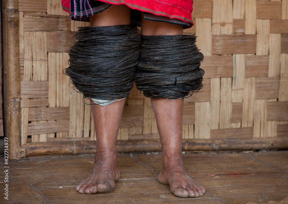 Miss tee mo from the karen tribe inmae soi-u village on the thai ...