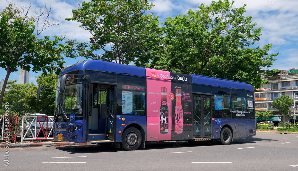 Foto de Nex-Minebus electric vehicle operated by Thai Smile Bus on July ...