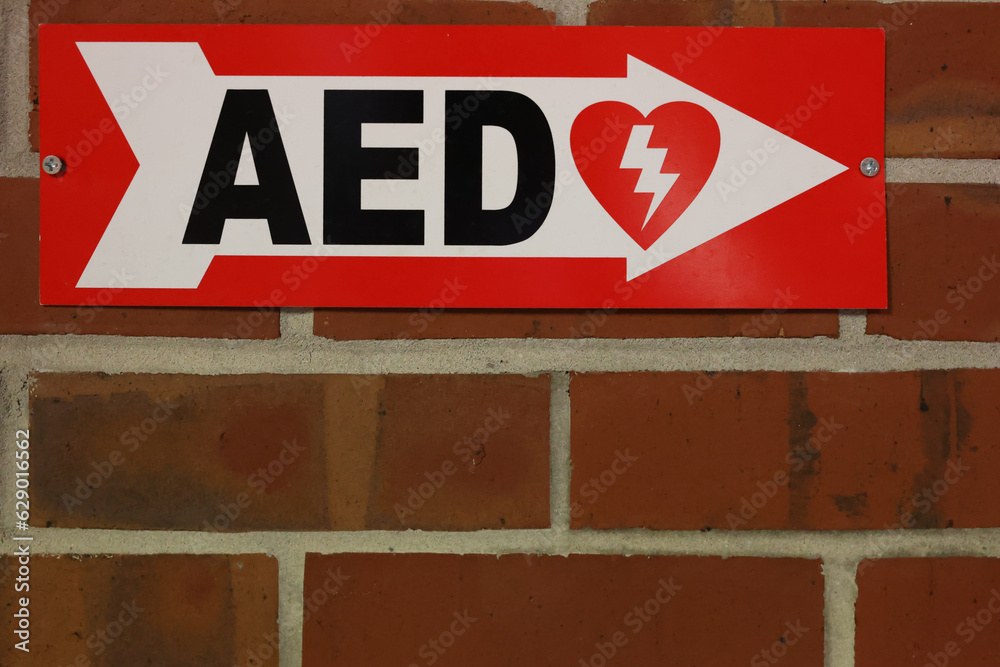 Automated External Defibrillator sign on red brick wall foto de Stock ...