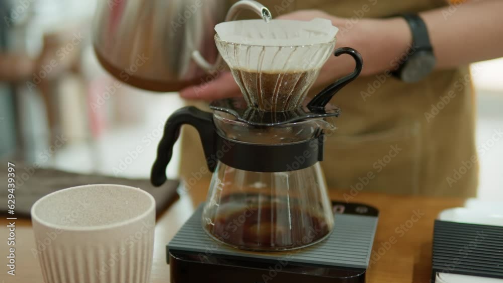 Vidéo Stock Making Dripped Coffee. Proffesional Barista Pours Hot Water ...