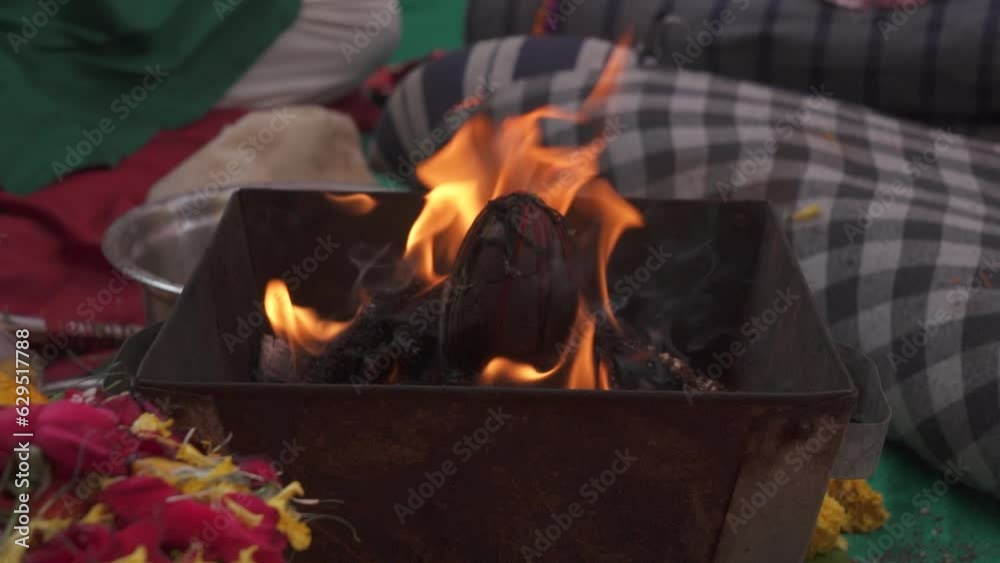 Hawan kund flame, Indian Spiritual tradition to Worship god in Hinduism ...