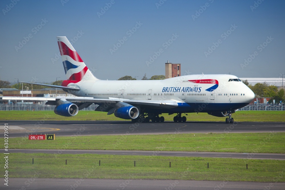 Foto de British Airways Boeing 747 after landing at London Heathrow ...