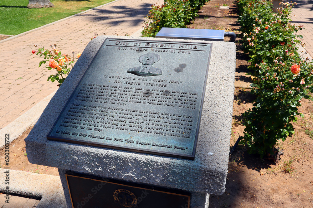 BEVERLY HILLS, California: bronze plaque about the Will Rogers Memorial ...