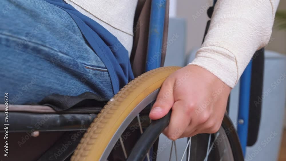 Bandaged man in cast after accident learns to operate mechanical ...