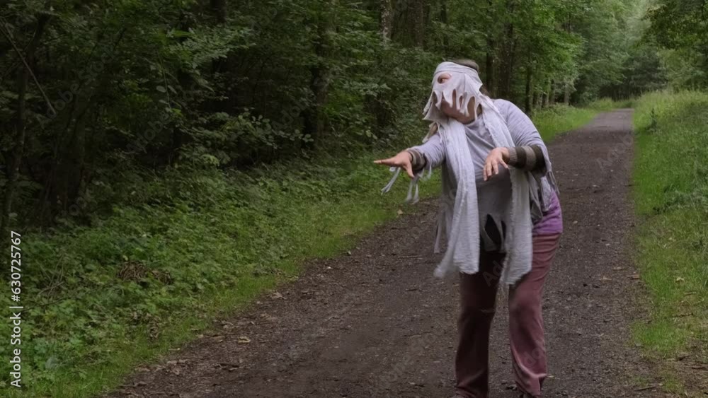 Vidéo Stock unsettling monster, ghost Woman zombie in creepy ghost ...