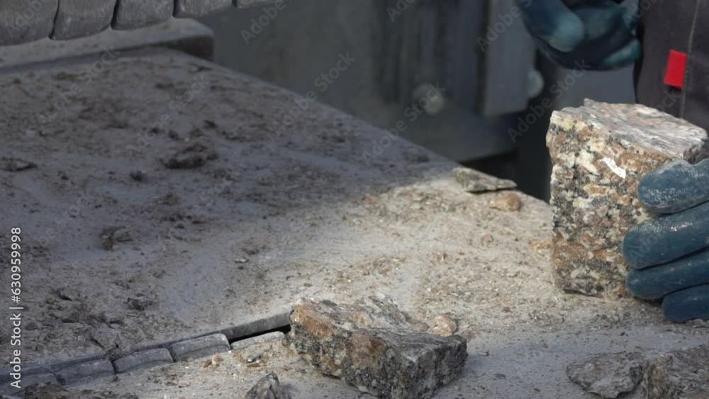 Granite Mineral Stone Processing By Automated Stone Splitting Machine ...