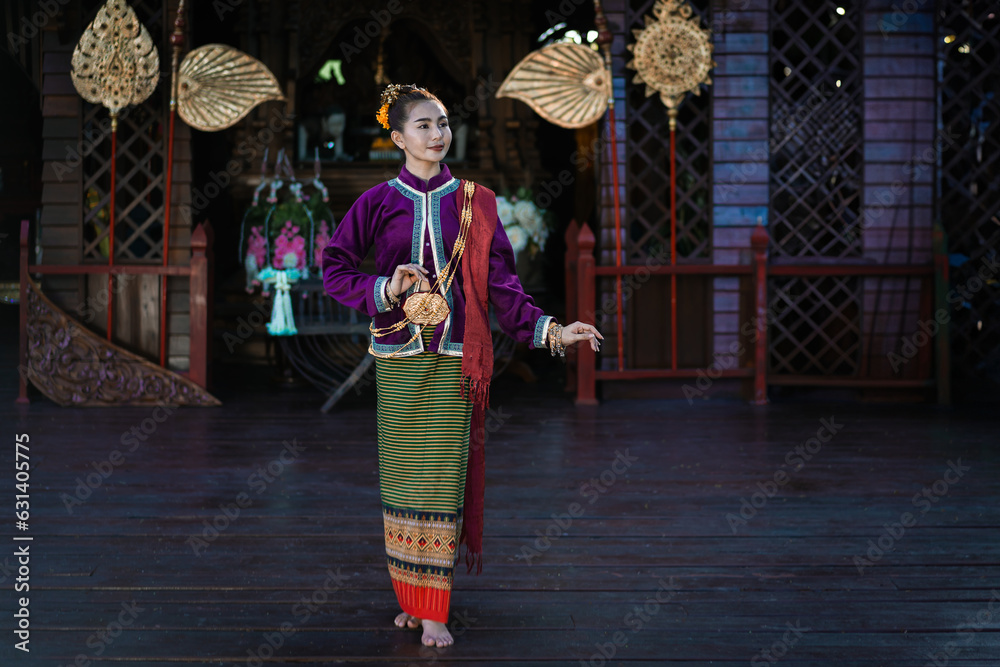 Pretty Asian woman wearing ancient native Thai traditional dress ...