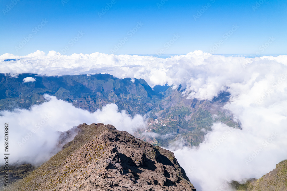 Randonnée Maïdo Grand Bénare et vue aérienne par drone du Cirque de ...