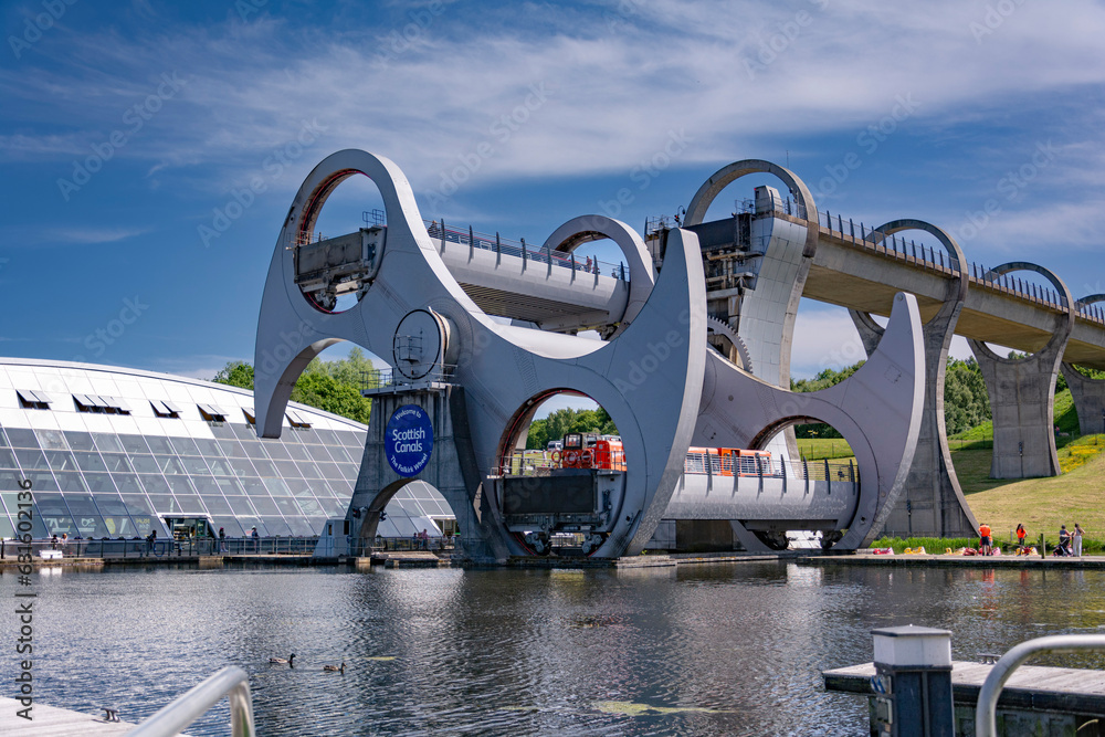 Falkirk wheel - the amazing boat lift connecting two of the Scottish ...