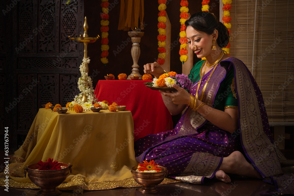 Foto de Portrait of Indian young lady performing Hindu rituals of pooja ...