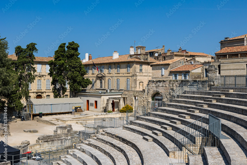 Gradin du Théâtre antique d’Arles, au cœur du centre ancien de la ville ...