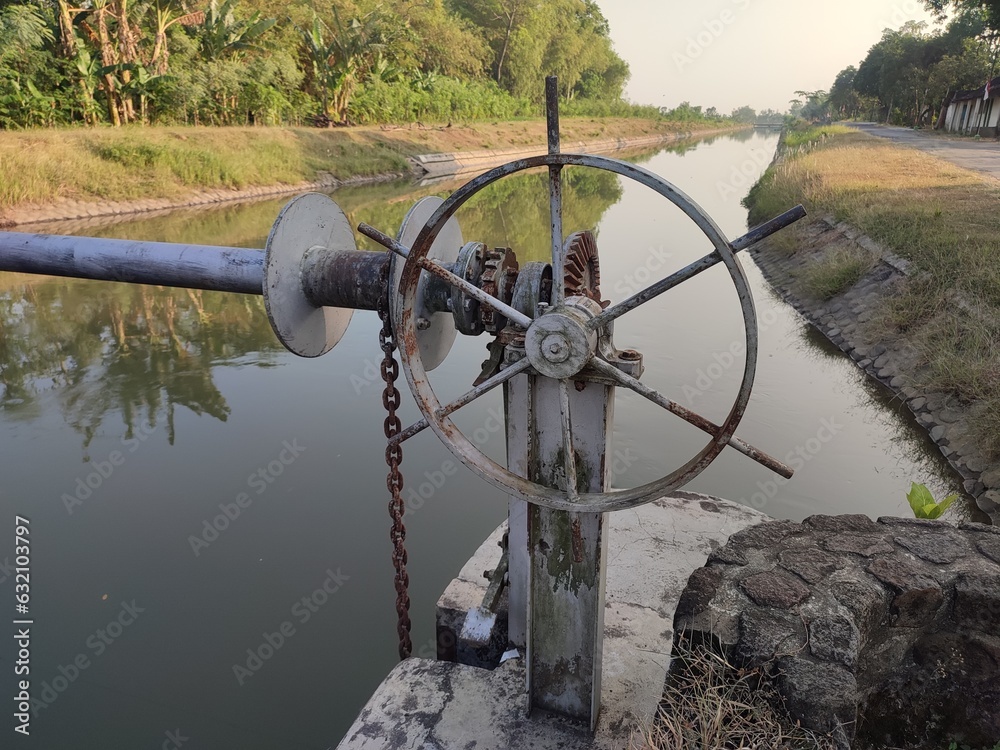 Sluice gates are buildings that function as water flow regulators for ...