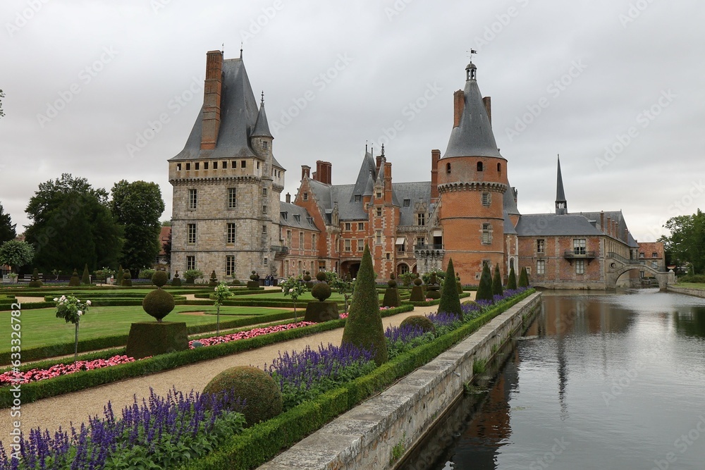 Le château de Maintenon, construit au 17eme siècle, village de ...