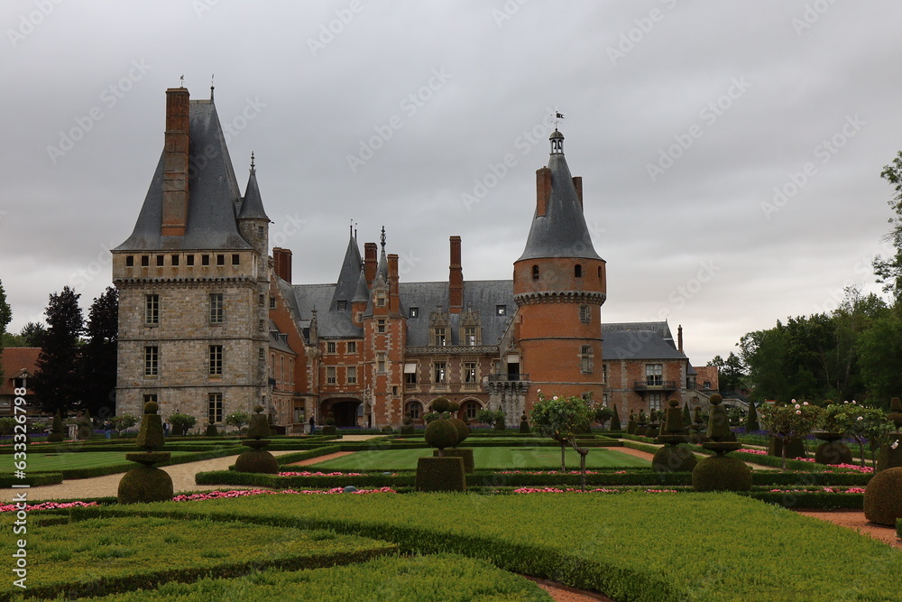 Le château de Maintenon, construit au 17eme siècle, village de ...