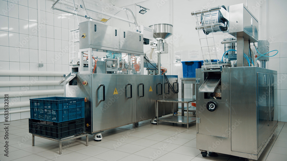 4K Blister Packing Machine. Tablet pharmaceutical blister packaging ...