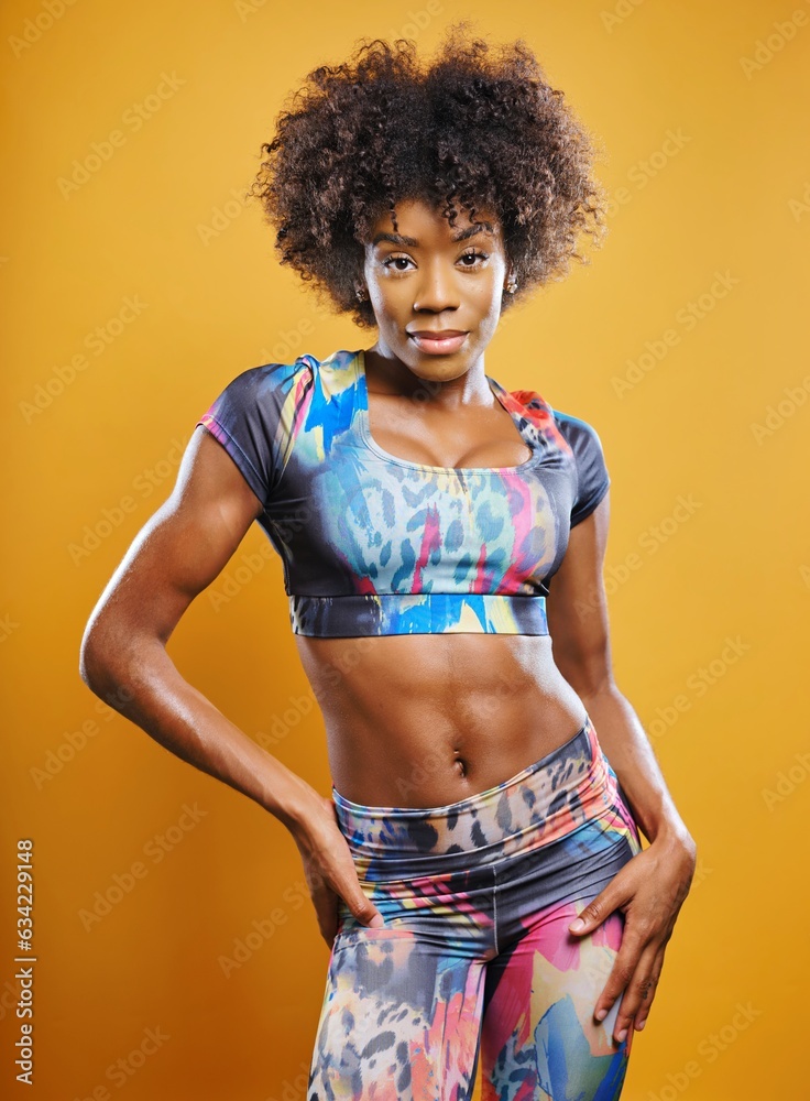athletic african american woman wearing sporty clothing posing on ...