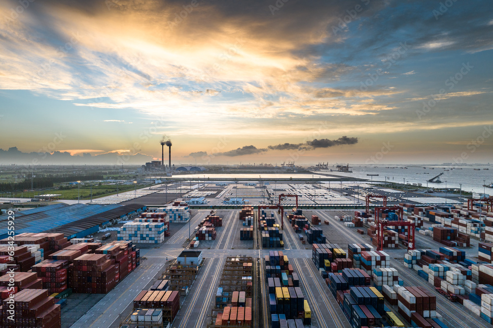 Foto de Aerial top view of Container ship loading and unloading, Cargo ...
