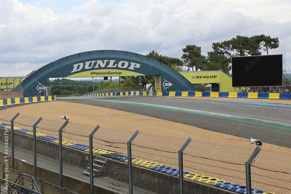 Le circuit des 24 heures du Mans, circuit de course automobile, ville ...