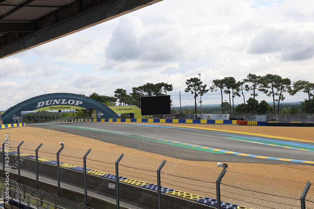 Le circuit des 24 heures du Mans, circuit de course automobile, ville ...