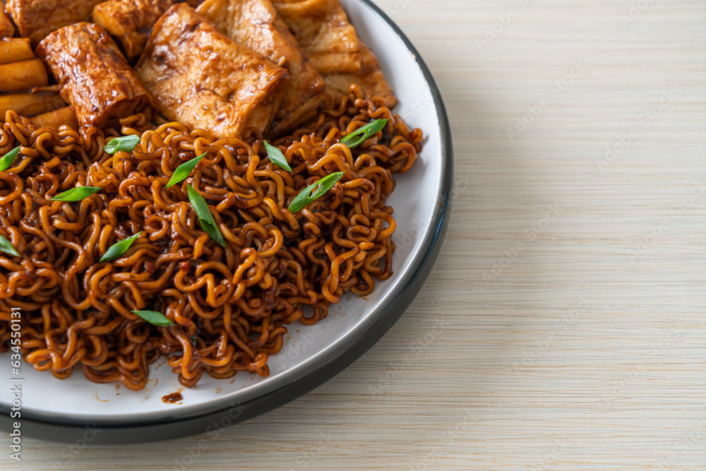 Jajangmyeon or JJajangmyeon with Odeng and Omuk - Korean Instant ...