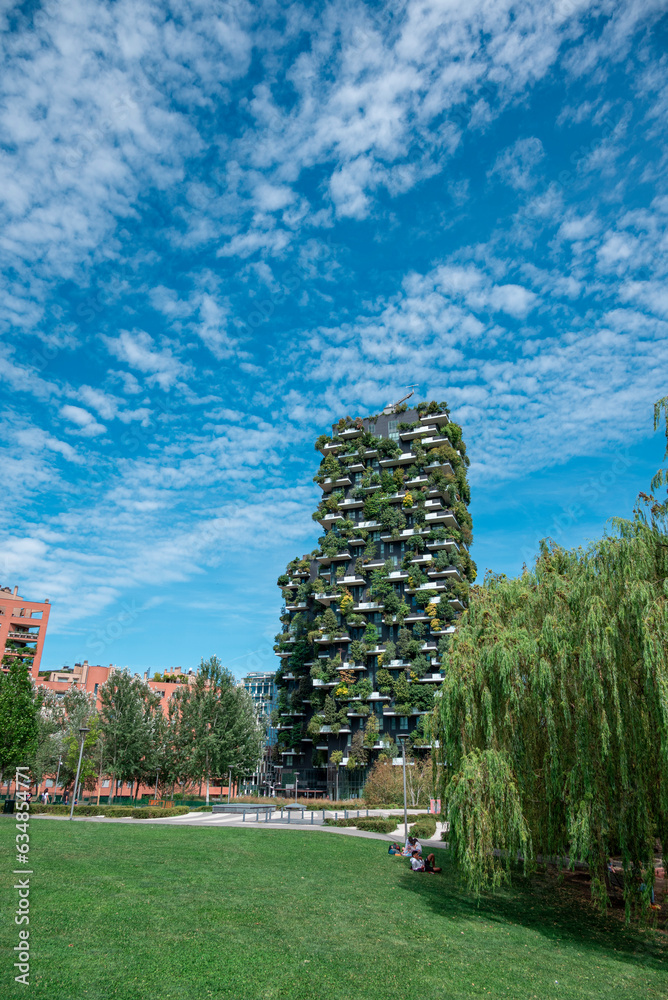 View of the balconies and terraces of Bosco Verticale, full of green ...