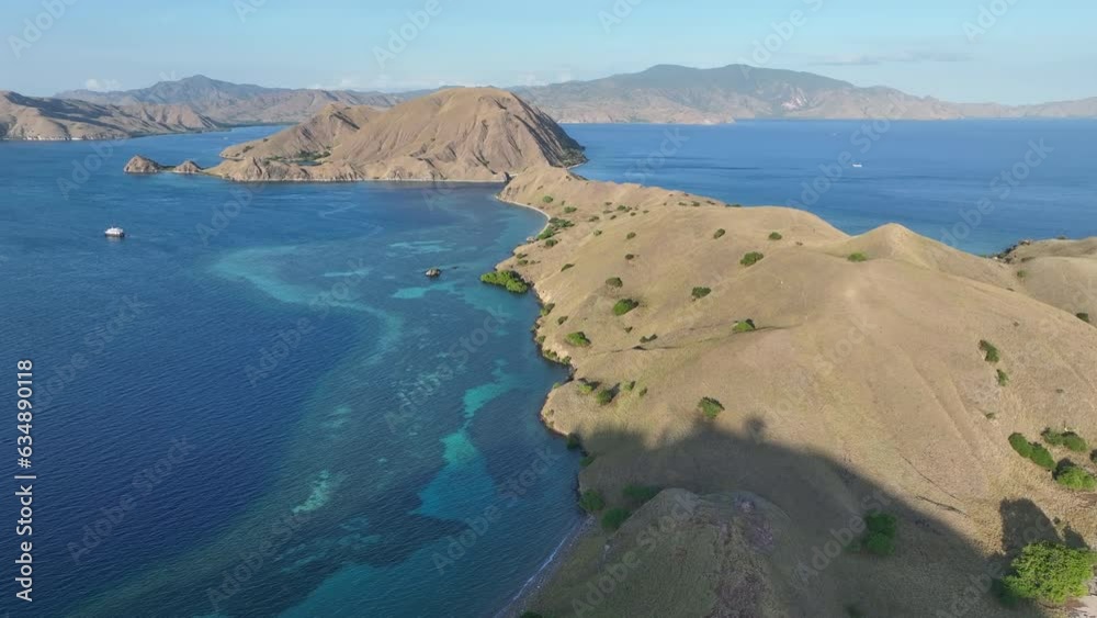Beautiful coral reefs fringe the scenic island of Gili Lau Laut in ...