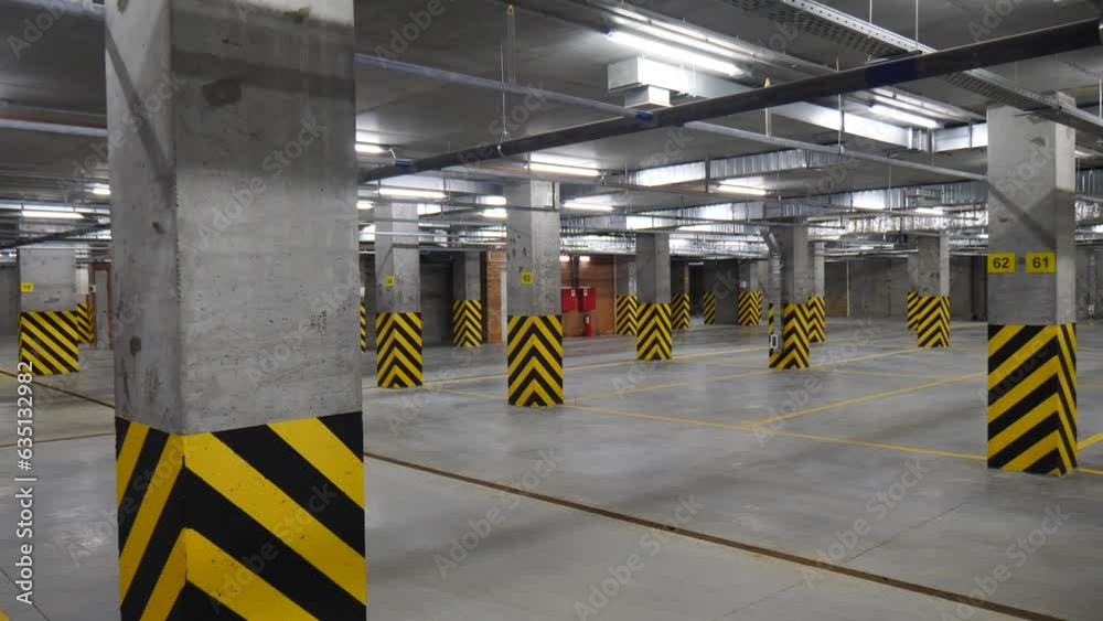 Modern mpty underground parking. parking with black and yellow columns ...