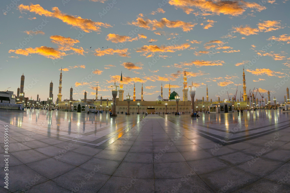This Holy masjid located in the city of Madinah in Saudi Arabia. It is ...