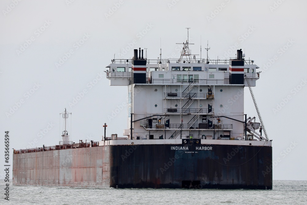 Foto de Built in 1979, the nautical vessel M/V Indiana Harbor is a ...