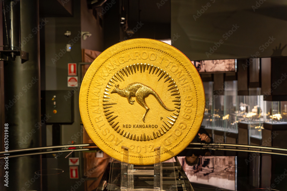 The Australian Kangaroo One Tonne Gold Coin - the biggest, heaviest and ...