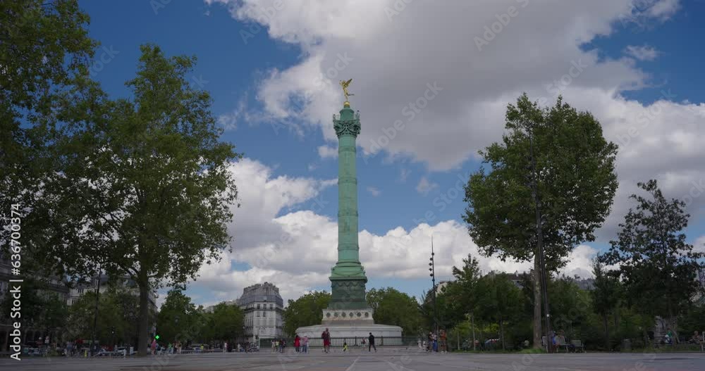 Place de la Bastille, highlighted the column of Juillet, in memory of ...