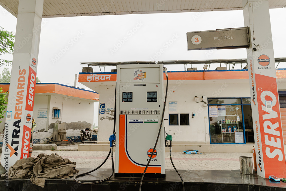 A pumping station from the Indian gas company IndianOil provides gas ...
