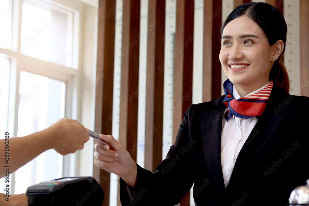 Foto de Happy smiling young beautiful Asian woman female receptionist ...