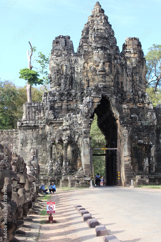 Stone carvings at the Angkor Wat and Angkor Thom temple complexes in ...